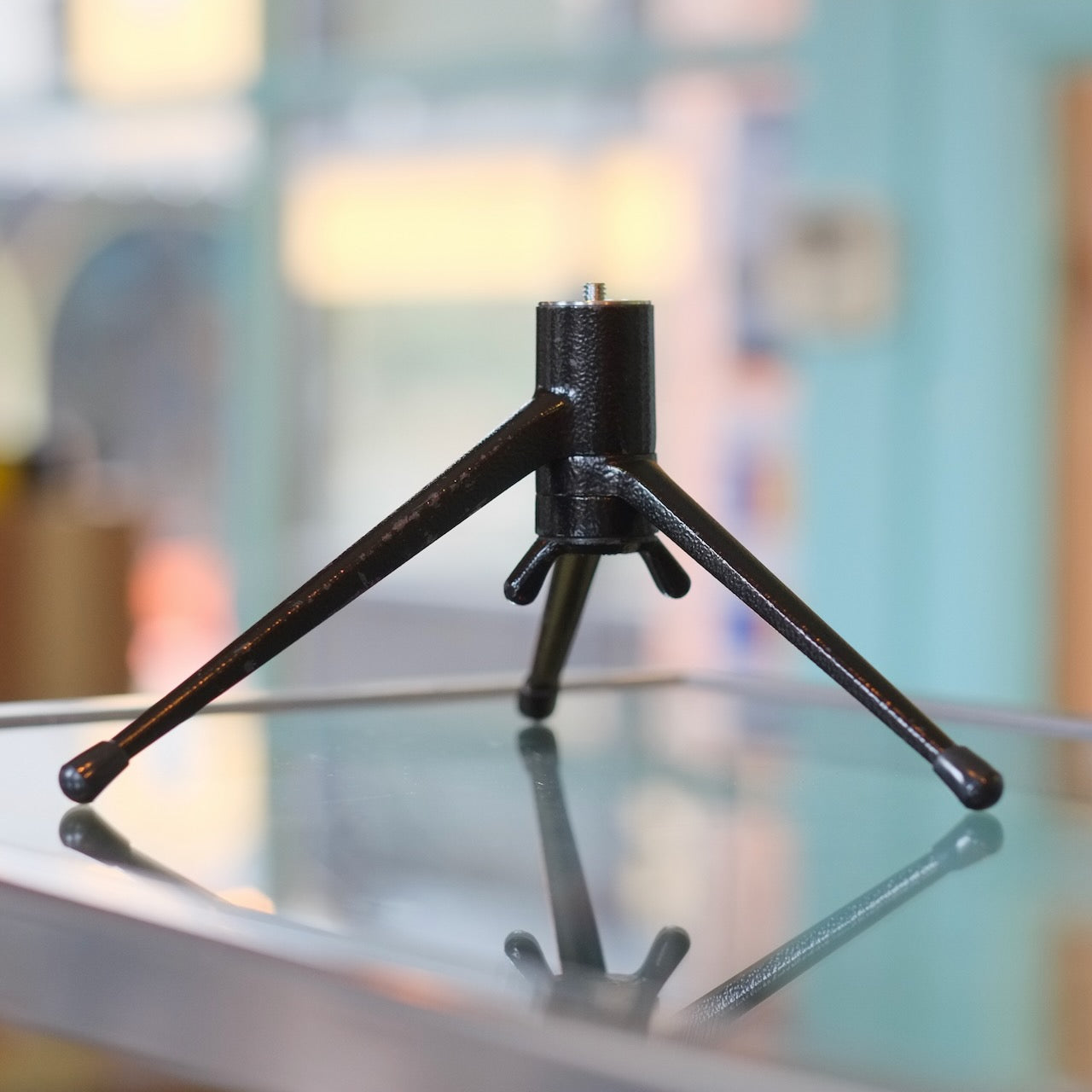Leitz Tabletop Tripod – Camera Traders