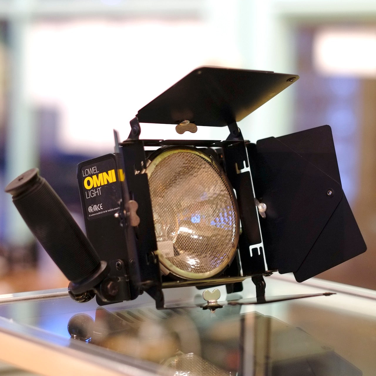 Lowel Omni Light – Camera Traders
