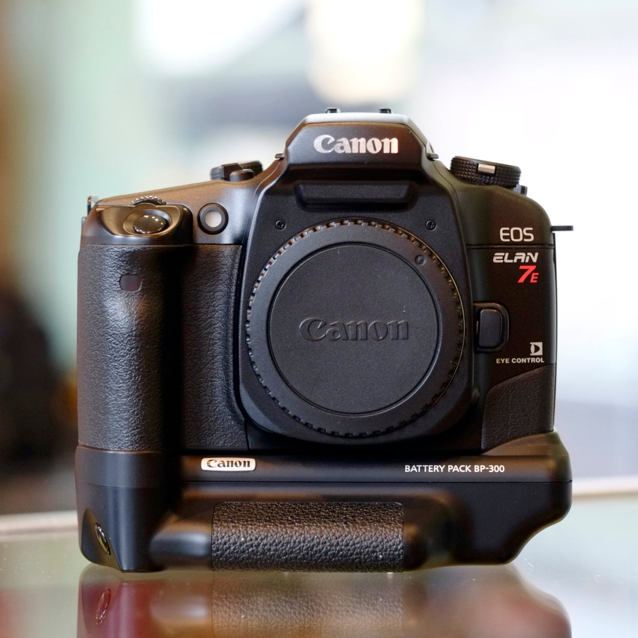 Canon EOS Elan 7E with BP-300 – Camera Traders