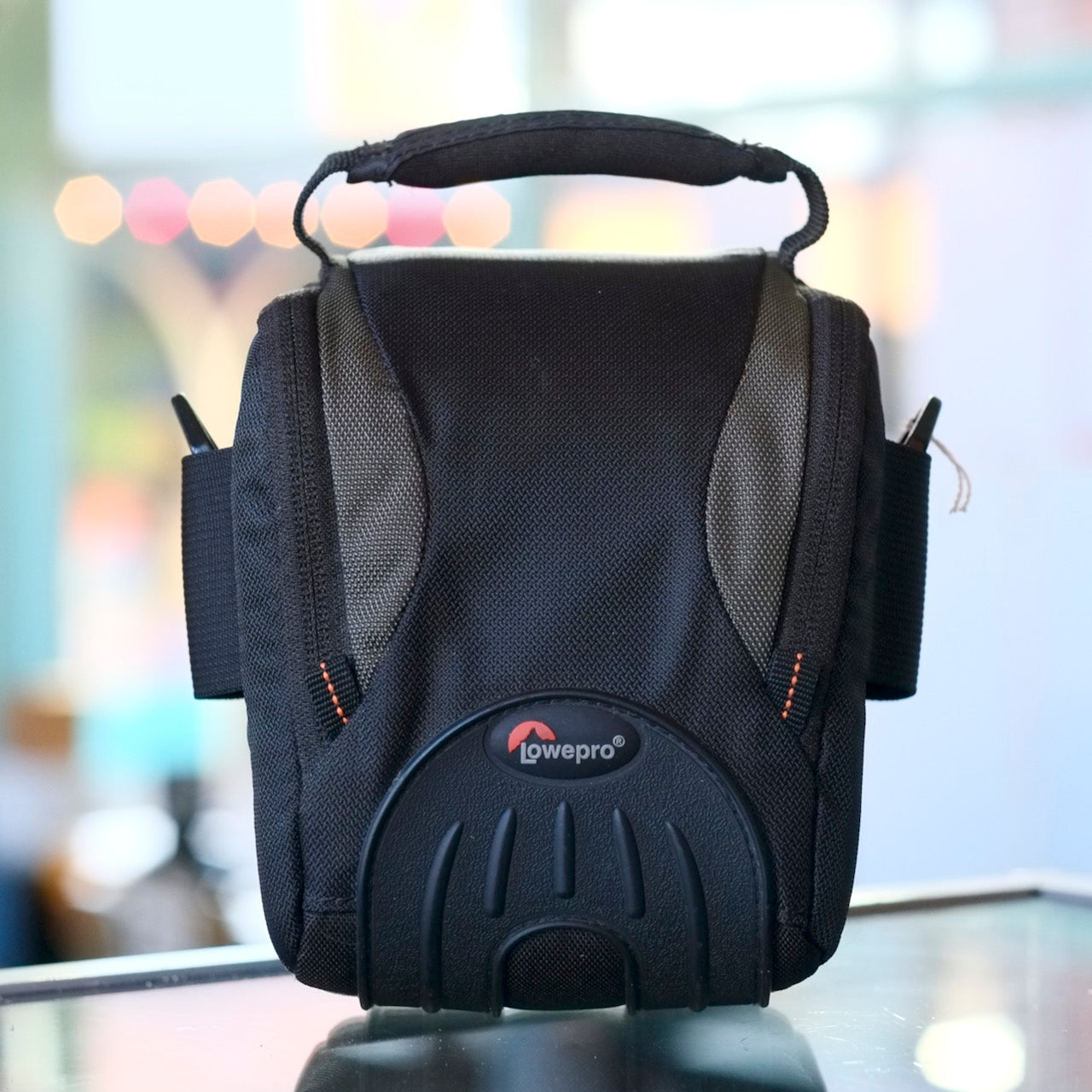 Lowepro Apex 100 AW – Camera Traders